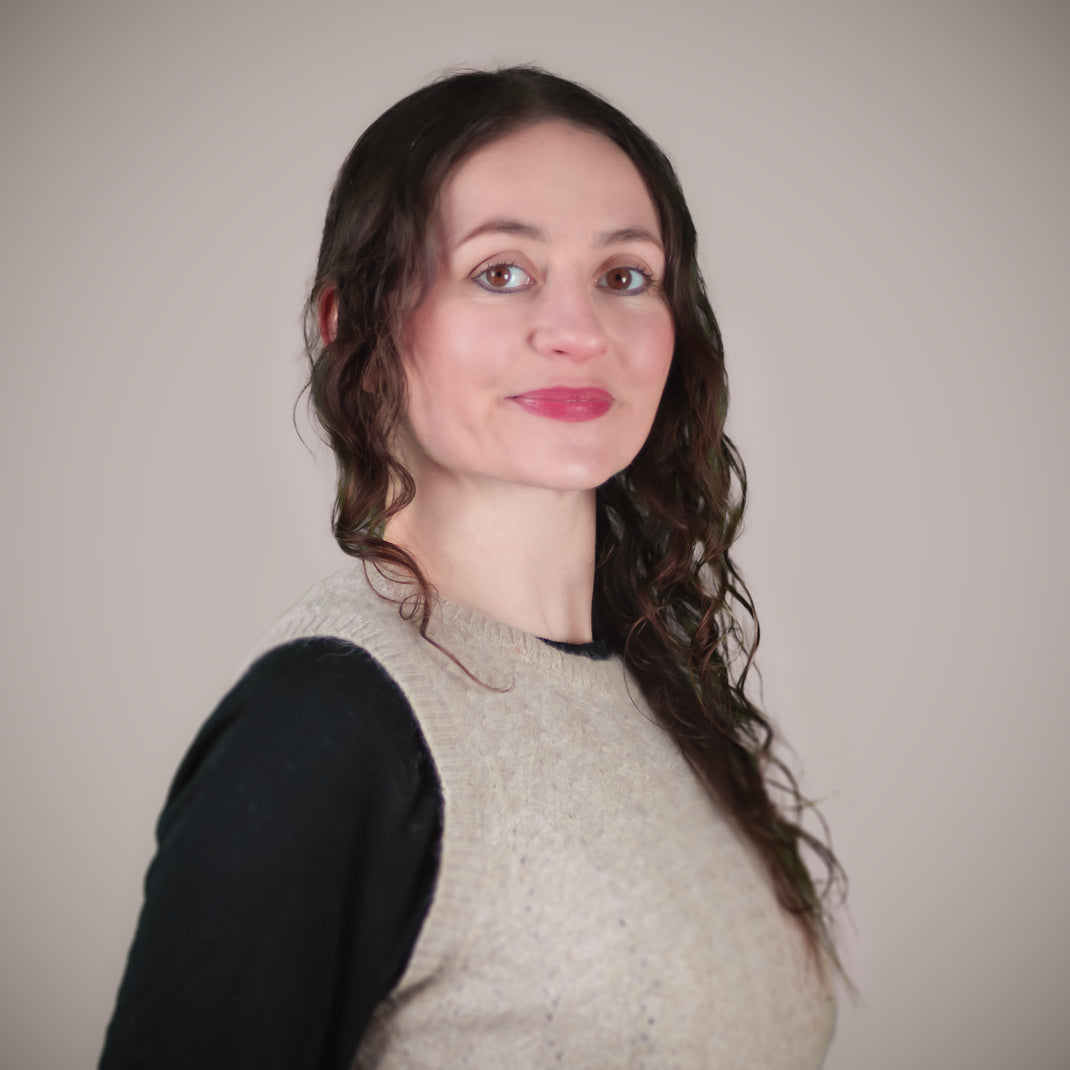 Meet my Supporting Clinician : Sara Hennessy – Dee Atkinson Herbalist